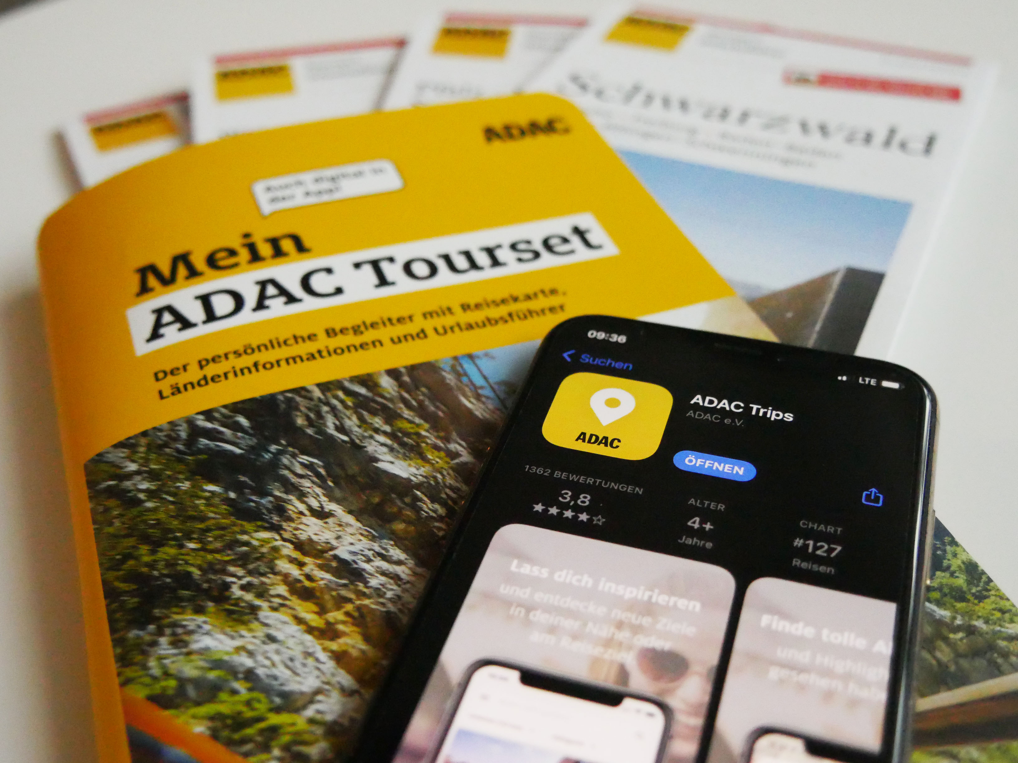 50 Jahre ADAC Tourset: Vom Kartenstapel zum digitalen Reisebegleiter