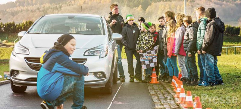 ADAC Stiftung startet Verkehrserziehungsprogramm „Achtung Auto“