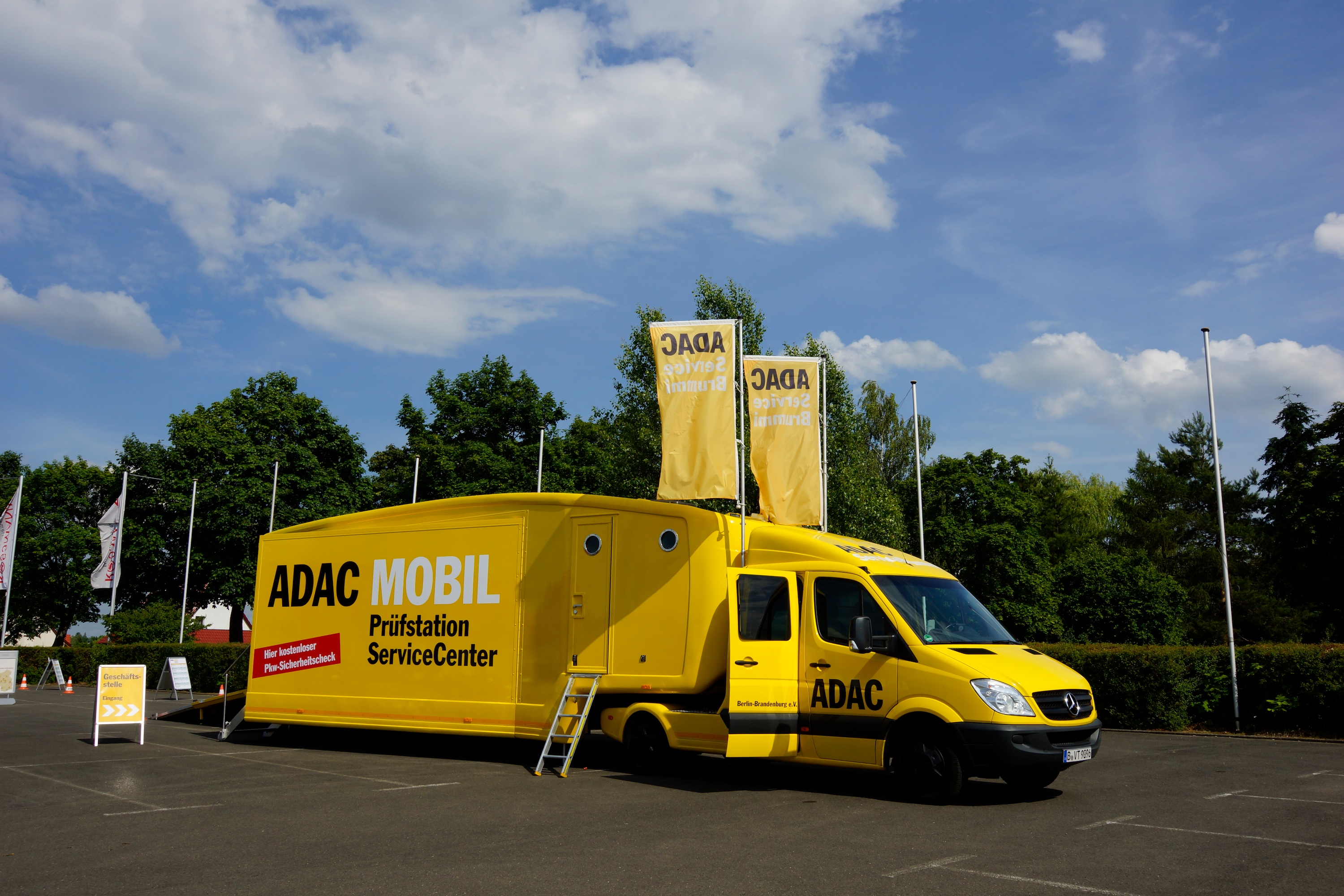 ADAC Prüf- und Servicemobile auf Tour