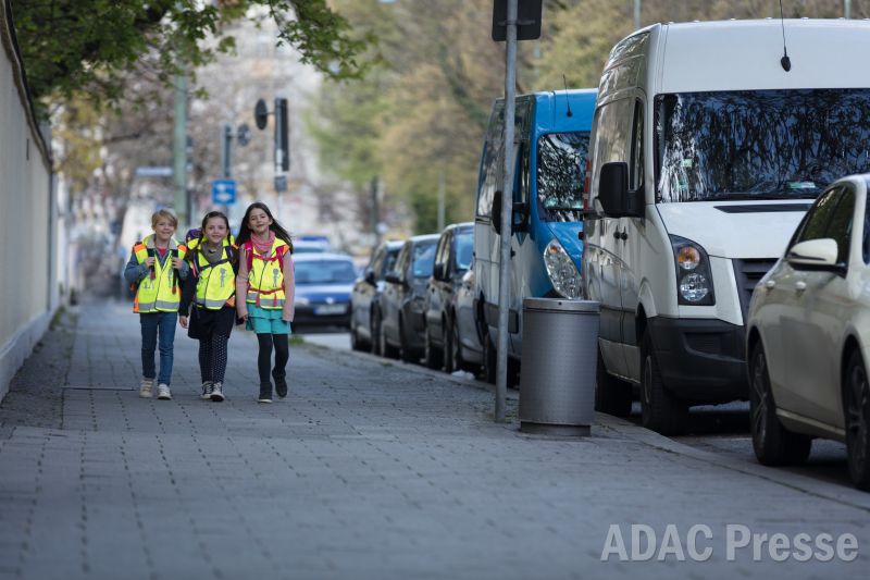 Schulweg rechtzeitig üben: Tipps vom ADAC